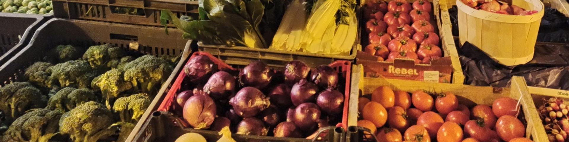 The sheer deliciousness of Rodez market stalls Rodez Agglomeration ...